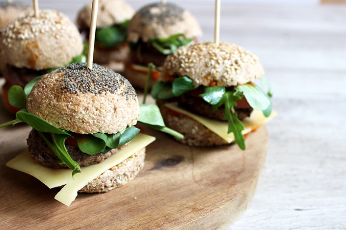 Recette de mini burgers 100% maison par Bonjour Darling